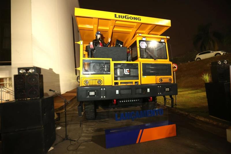 柳工首次亮相巴西矿业博览会 发布DW105A宽体车与886T装载机